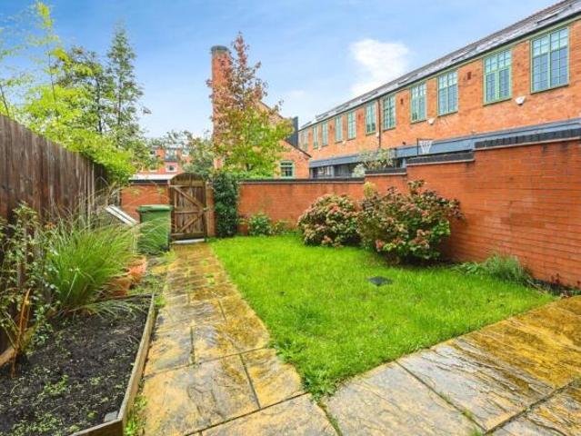 4 bedroom house for rent in Castle Boulevard, Nottingham, NG7 1FE, NG7