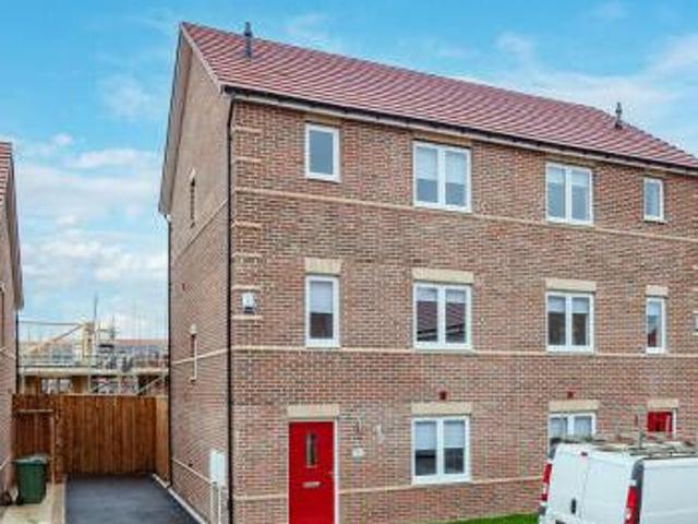 4 Bedroom House For Rent In Castleford