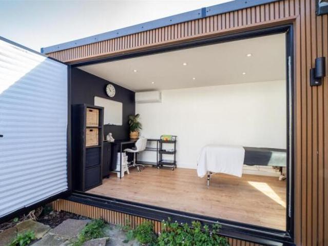 4 bedroom house for rent in Chudleigh Gardens, Sutton, SM1