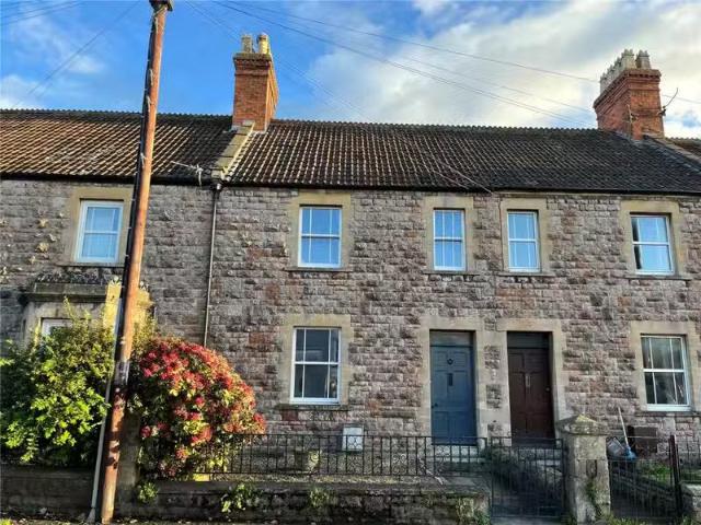 4 bedroom house for rent in Charming Townhouse Central Wells.