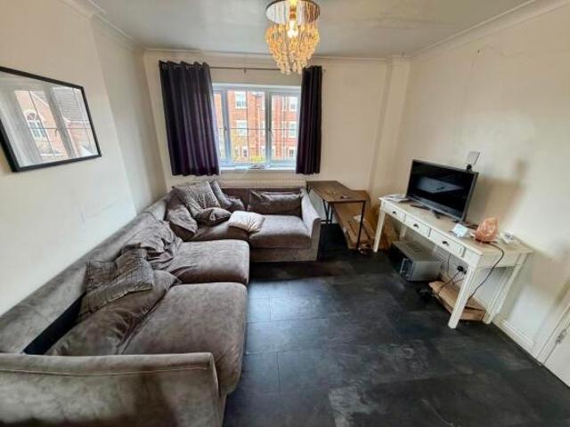 4 bedroom house for rent in Chervil Close, Fallowfield M14