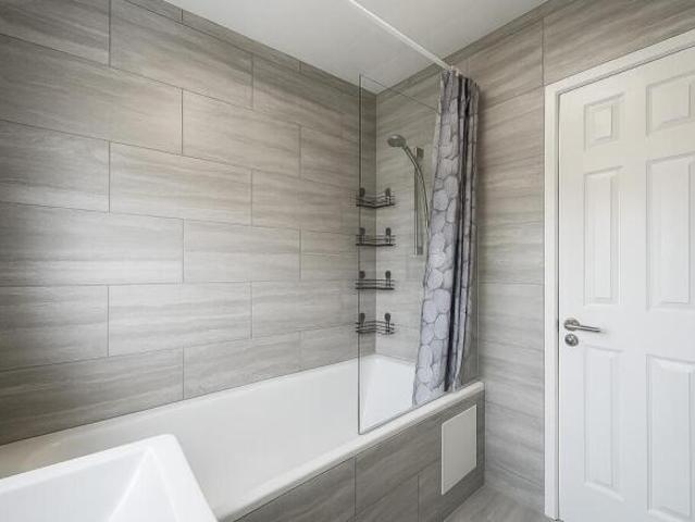 4 bedroom house for rent in Chigwell Road, Woodford Green, IG8