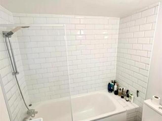 4 bedroom house for rent in Clifden Road, London, E5