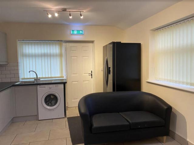 4 bedroom house for rent in Cranbrook Avenue, Hull, HU6