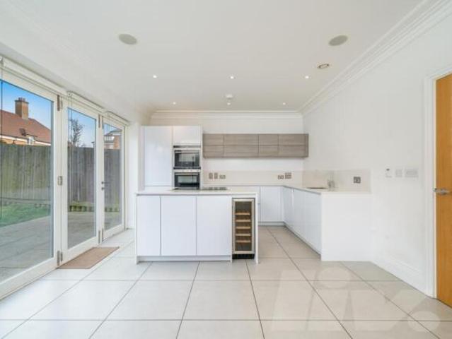4 bedroom house for rent in Ashridge Close, Finchley, N3