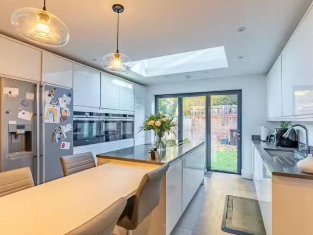 4 bedroom house for rent in Avian Avenue, Curo Park, Frogmore.