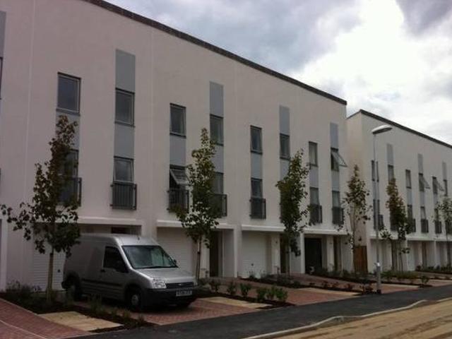 4 bedroom house for rent in Aviation Avenue Hatfield AL10