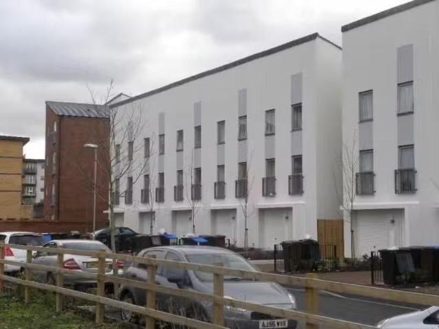 4 bedroom house for rent in Aviation Avenue, Hatfield, Hertfor.