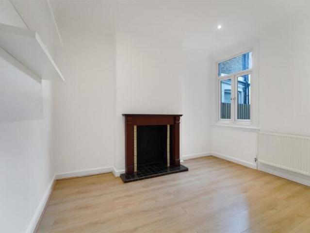 4 bedroom house for rent in Boundary Road, Colliers Wood, SW19