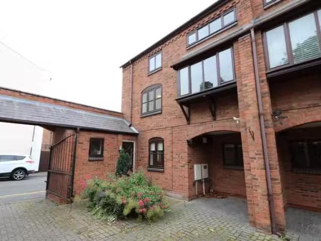 4 bedroom house for rent in Beauchamp Mews, Morrell Street, Le.