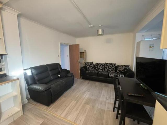4 bedroom house for rent in Beeston Road 4 bed, Dunkirk, East Midlands, NG7