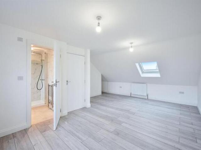 4 bedroom house for rent in Belmont Avenue, New Malden, KT3