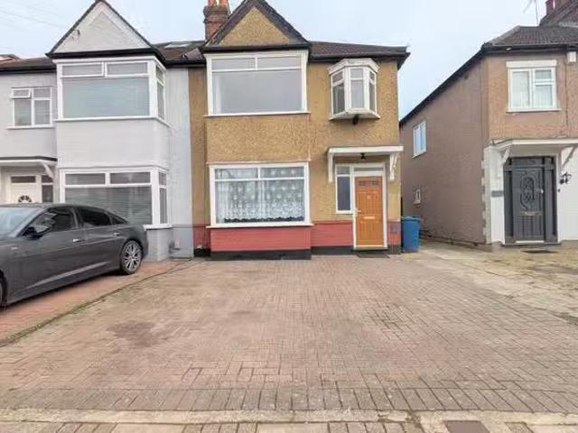 4 bedroom house for rent in Bishop Ken Road, HARROW, HA3