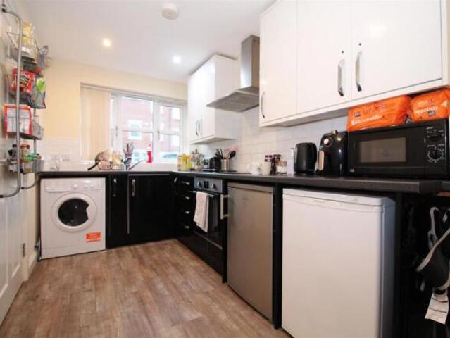4 bedroom house for rent in Blue Fox Close, Leicester, LE3