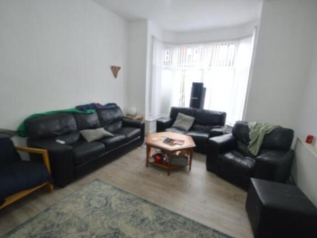 4 bedroom house for rent in Brudenell Mount, Leeds, West Yorkshire, LS6