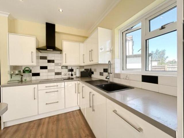 4 bedroom house for rent in Brockenhurst Way, London, SW16