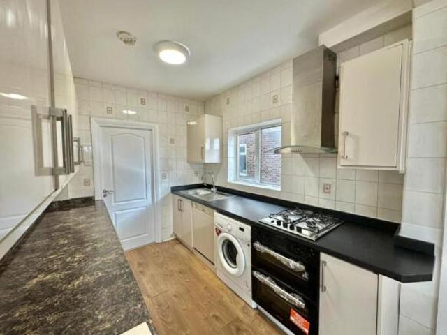 4 bedroom house for rent in Brookside South, EN4