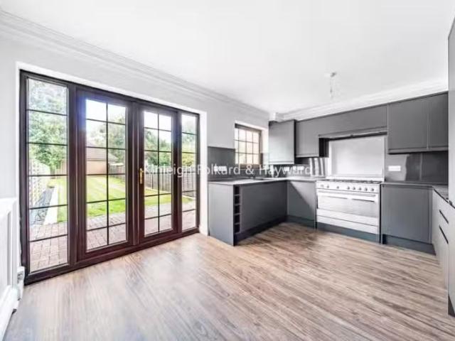 4 bedroom house for rent in Bromley Grove, Bromley, Kent, BR2