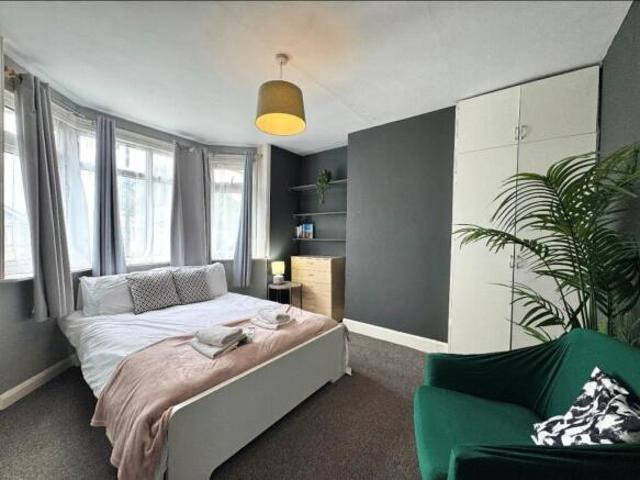 4 bedroom house for rent in Burgess Road, SO16
