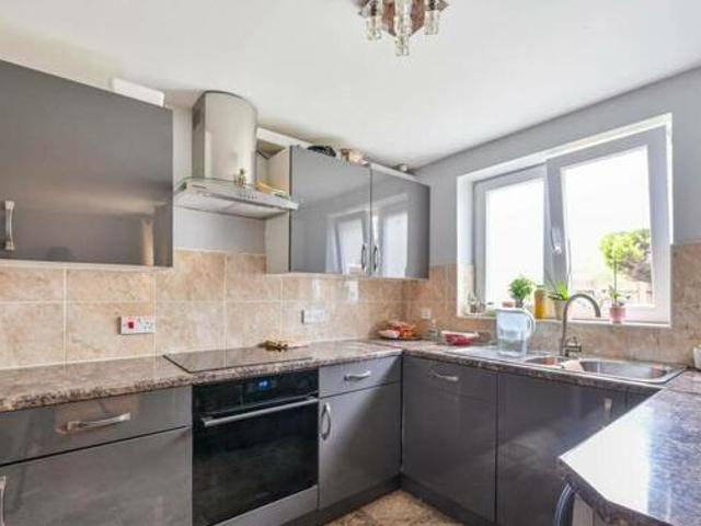 4 Bedroom House For Rent In Gallions Reach, London