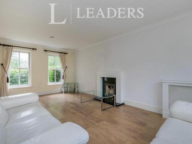 4 bedroom house for rent in Giffard Way, Guildford, GU2
