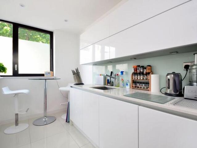 4 bedroom house for rent in Daubeney Road, Clapton, London, E5
