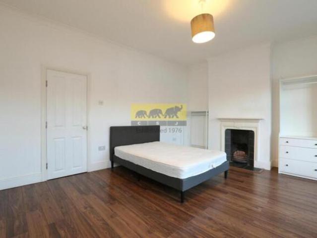 4 bedroom house for rent in Devonshire Road, Colliers Wood, London SW19