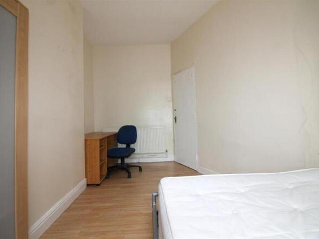 4 bedroom house for rent in Delph Lane, Woodhouse, Leeds, LS6