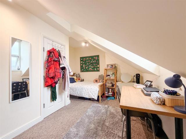 4 bedroom house for rent in Denham Road, Sheffield, S11