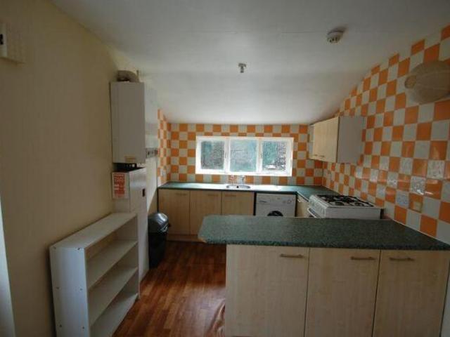 4 bedroom house for rent in Dennistead Crescent, Leeds, LS6