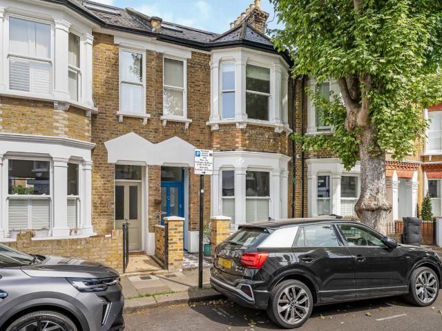 4 bedroom house for rent in Duke Road, London, W4