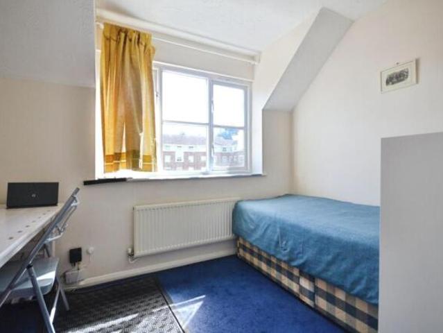 4 bedroom house for rent in Elm Park, Reading, RG30