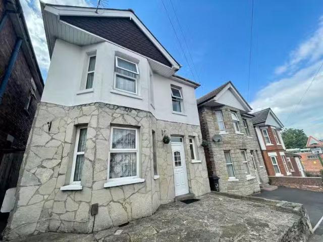 4 bedroom house for rent in Four Double Bedroom Student House.