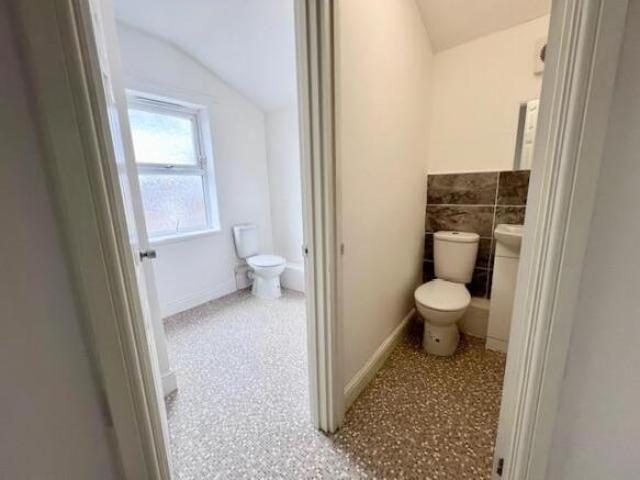 4 bedroom house for rent in Fieldhead Road, Sheffield, S8