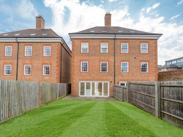 4 Bedroom House For Rent In Finchley