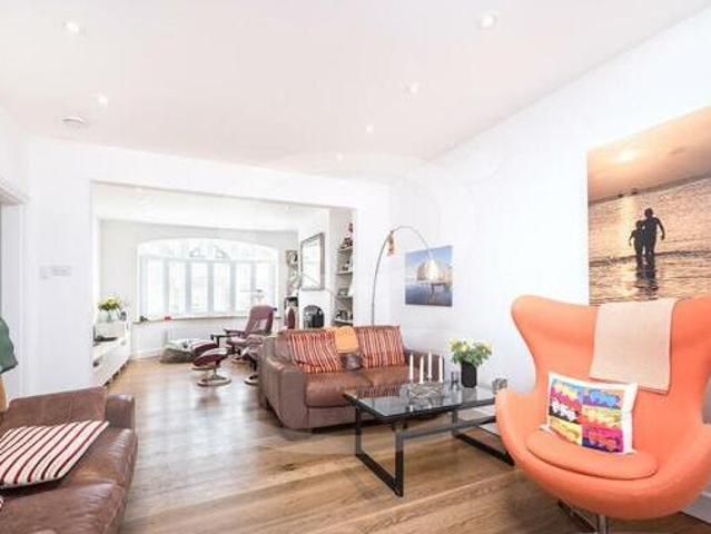 4 Bedroom House For Rent In Finchley