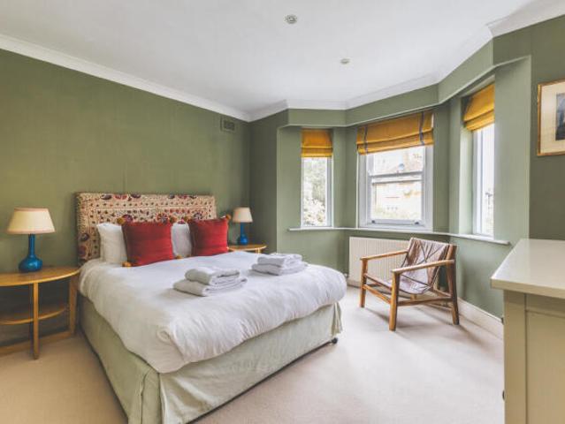 4 bedroom house for rent in Finlay Street, London, SW6