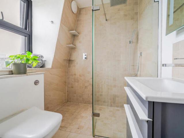 4 bedroom house for rent in Freshford Street, Earlsfield, London, SW18