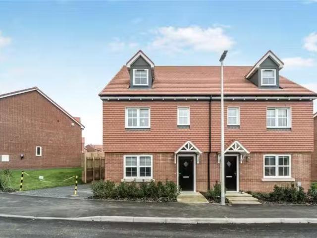 4 bedroom house for rent in Funnell Drive, Stone Cross, Pevens.