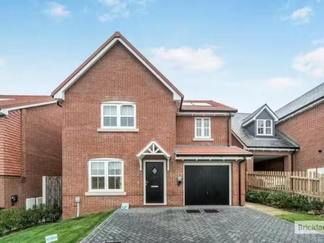 4 bedroom house for rent in Funnell Drive, Stone Cross, Pevens.
