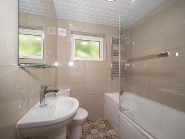 4 bedroom house for rent in Kendal Lane, Leeds, LS3