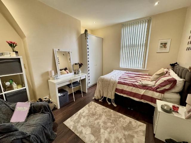 3 bedroom house for rent in Kenyon Road, Liverpool, L15