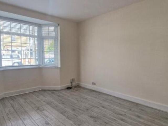 4 bedroom house for rent in King Georges Avenue, Watford, WD18