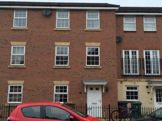 4 bedroom house for rent in Kingfisher Way LE11 3NF LE11