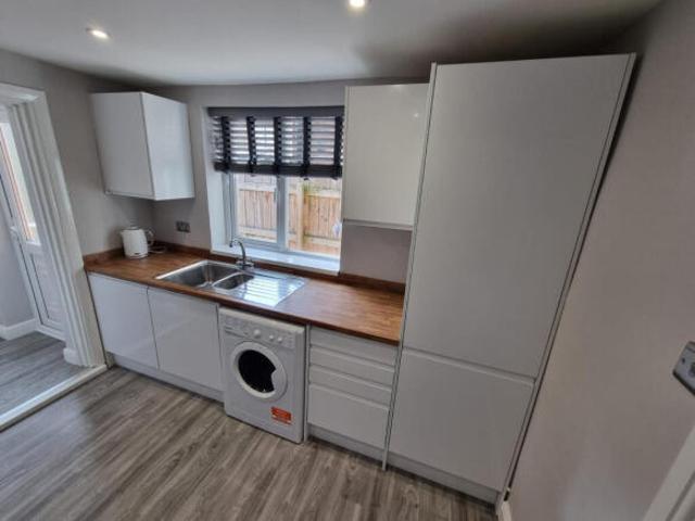 4 bedroom house for rent in Haworth Street, Hull, HU6
