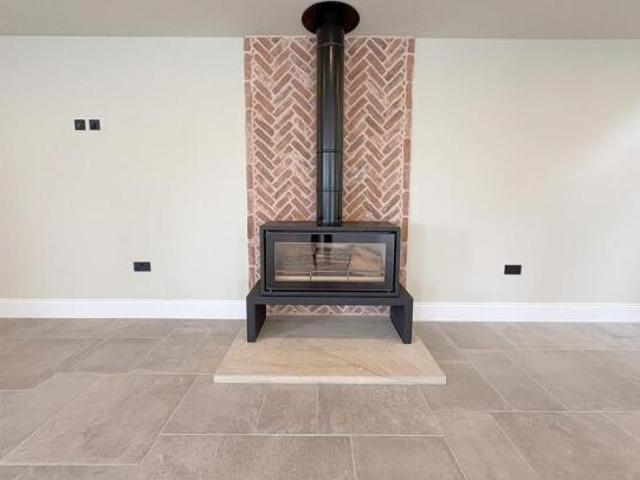 4 bedroom house for rent in Harewood Avenue, Harewood, Leeds, LS17