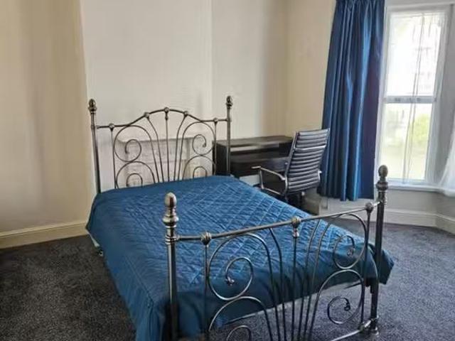 4 bedroom house for rent in High Street, Bristol, BS15