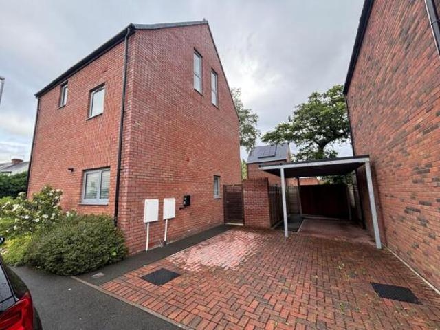 4 bedroom house for rent in Highclere Gardens, WV4