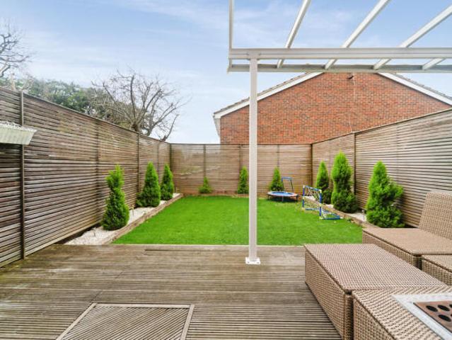 4 bedroom house for rent in Hillview, SW20