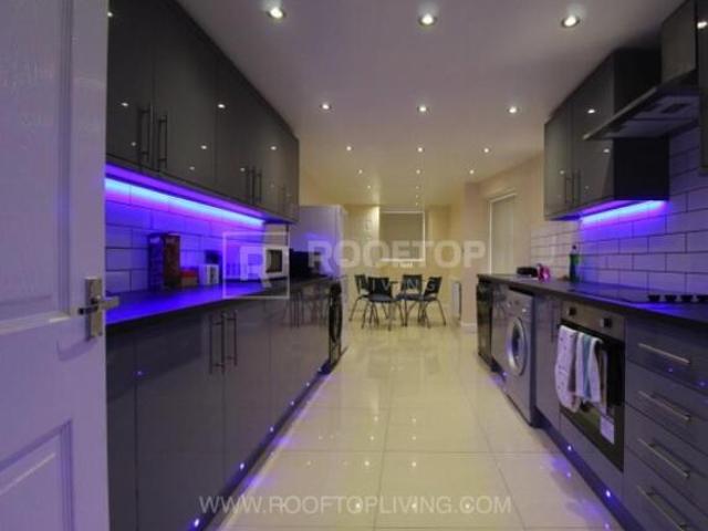 4 bedroom house for rent in Hyde Park Road, Leeds, LS6